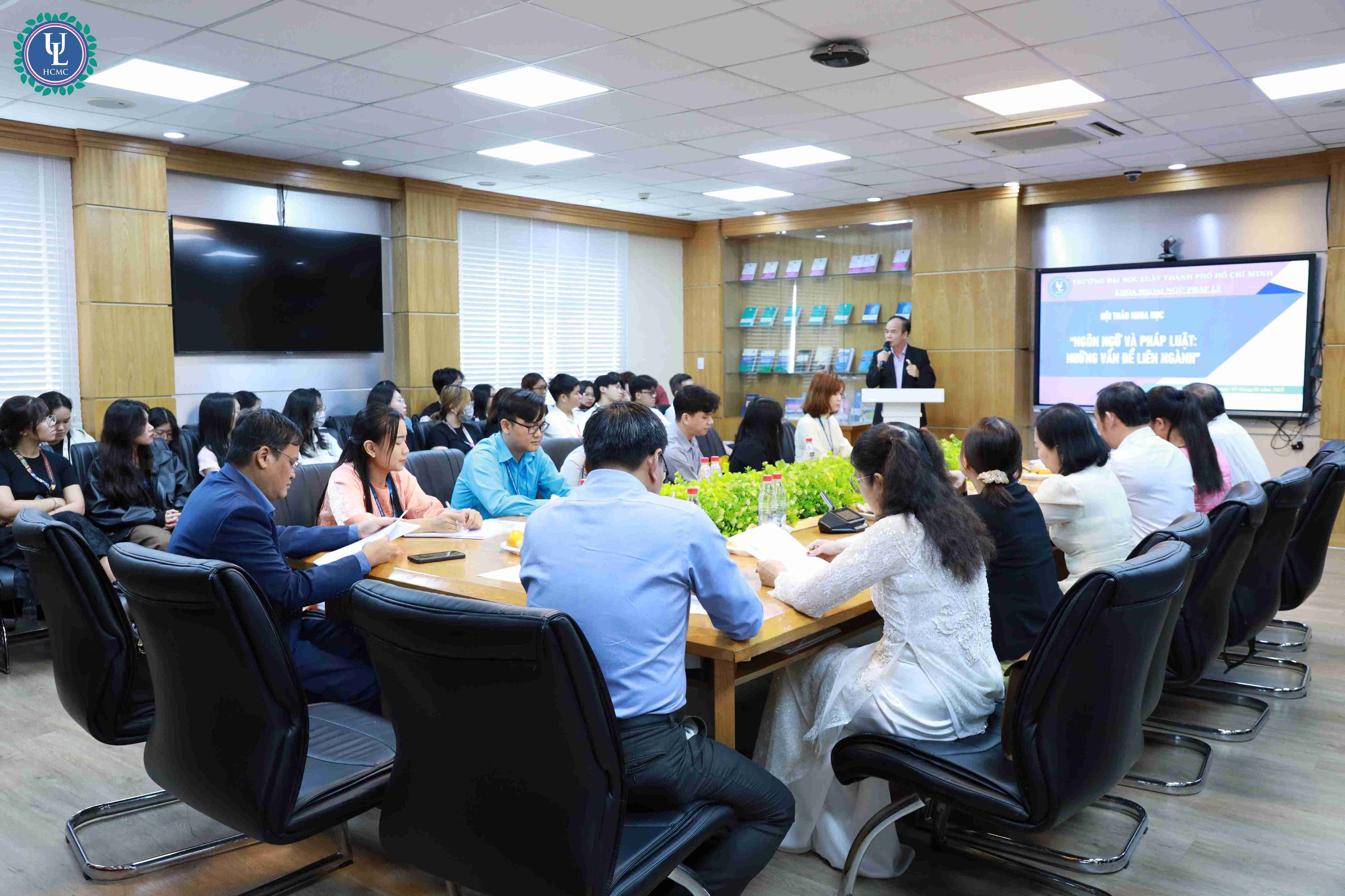 Khoa Ngoại ngữ pháp lý Trường Đại học Luật TP.HCM tổ chức hội thảo ...