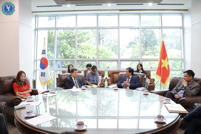 Trường Đại học Luật TP.HCM đã làm việc với Tổng Lãnh sự Hàn Quốc